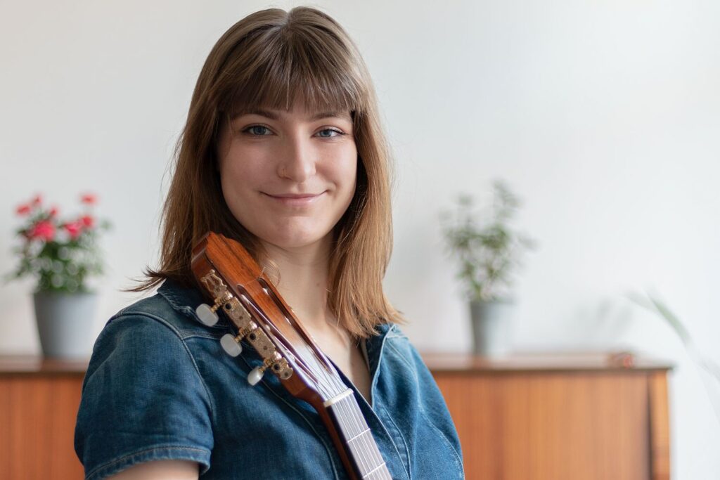 Julia Schüler – Guitarist, Arranger & Teacher